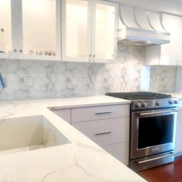 26 Stunning Kitchen Ideas with Glass Backsplash