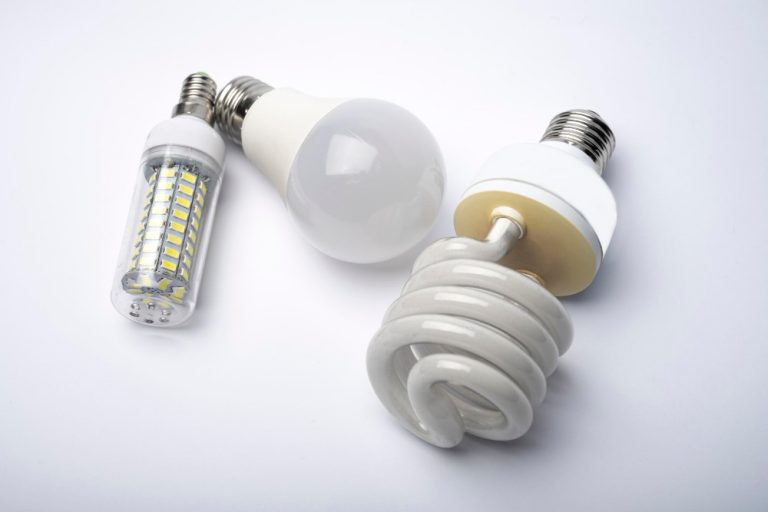 LED vs. Halogen Bulbs: Choosing the Best Kitchen Lighting Option
