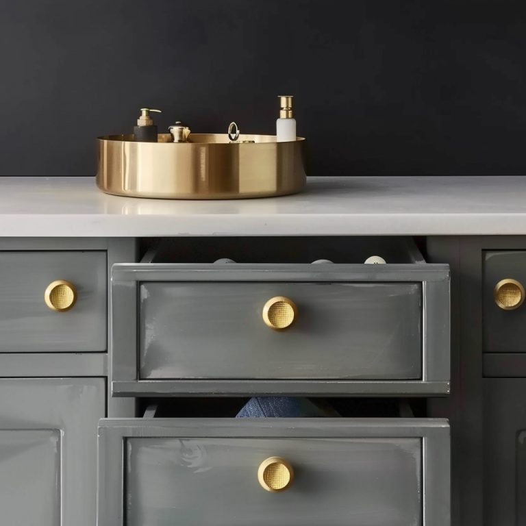31 Ideas on What Color Hardware Looks Best on Dark Cabinets